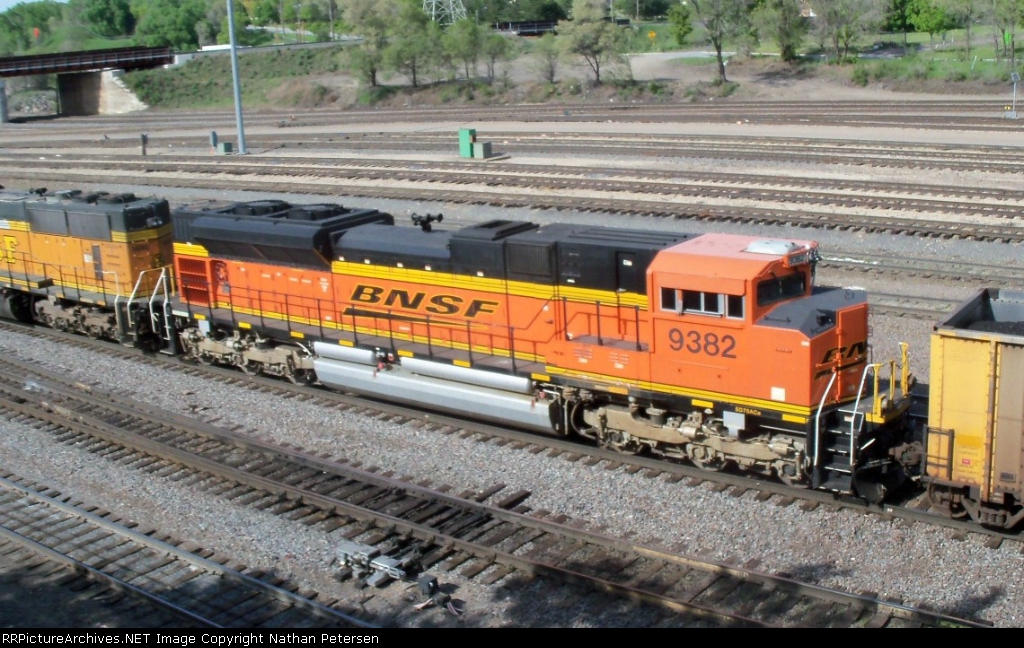 BNSF 9382